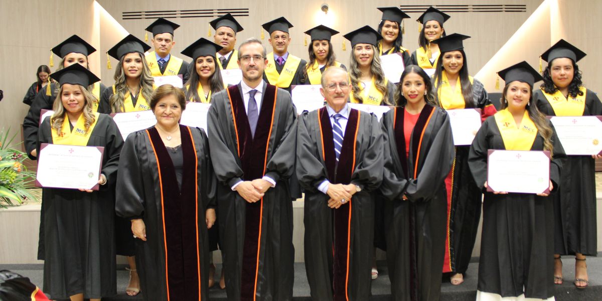 La UCSG celebra la graduación de164 alumnos de maestrías en línea
