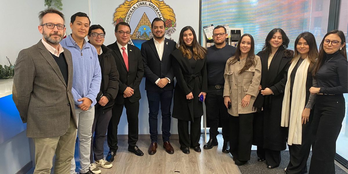 El Embajador de Honduras en España reciben a los alumnos de EUDE